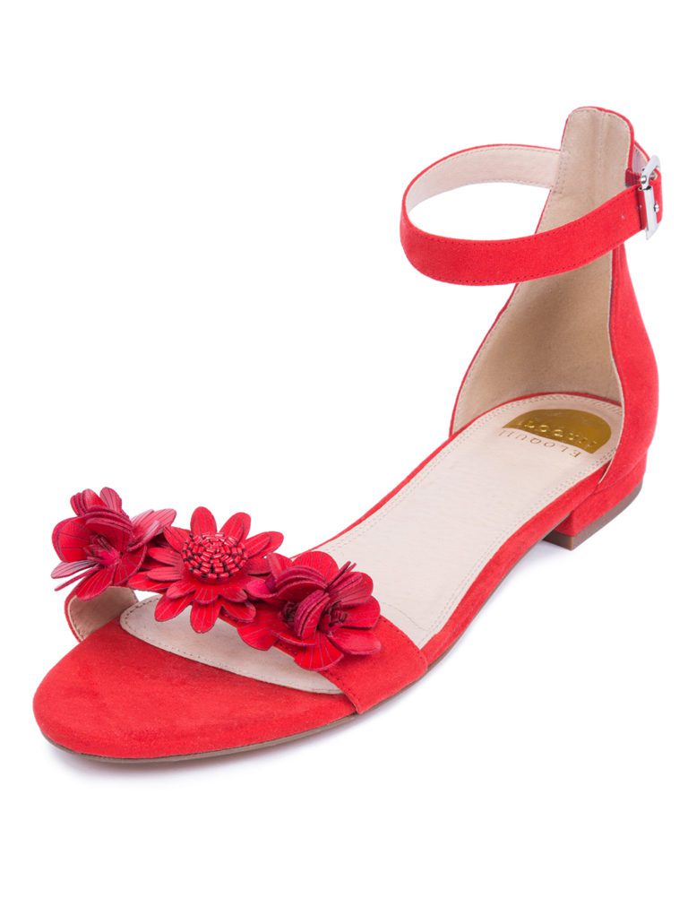15+ Pairs Of Stylish Wide Width Sandals To Rock During Spring & Summer ...